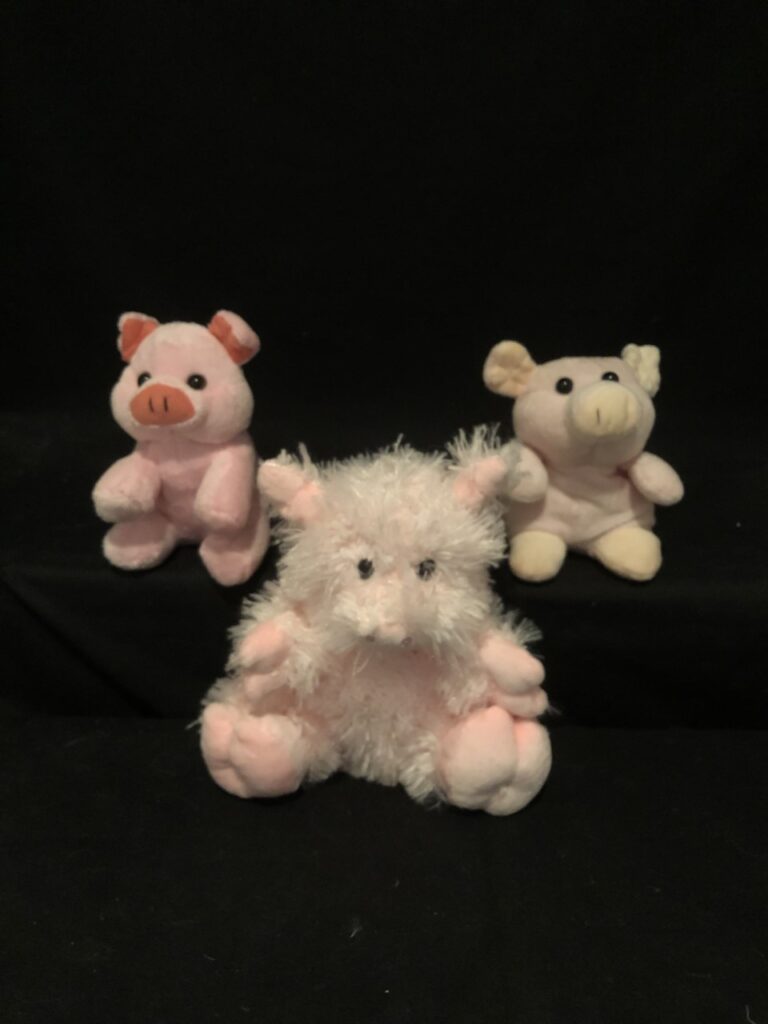 Fuzzy 7” Pig – Homecoming Supplies