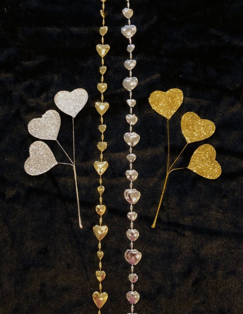 7” GOLD GLITTER TRIPLE HEART SPRAY – Homecoming Supplies